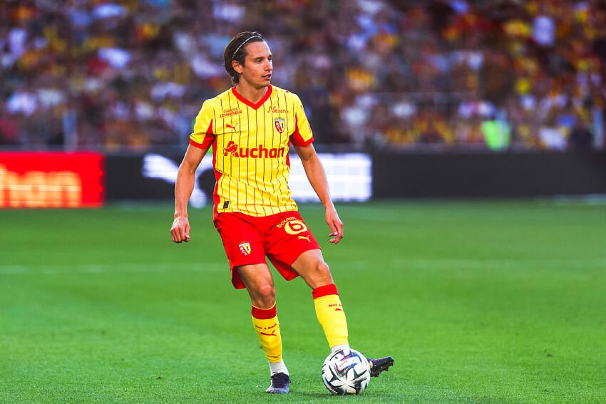 RC Lens - Le cadeau très petit du RC Lens pour Olivier Létang